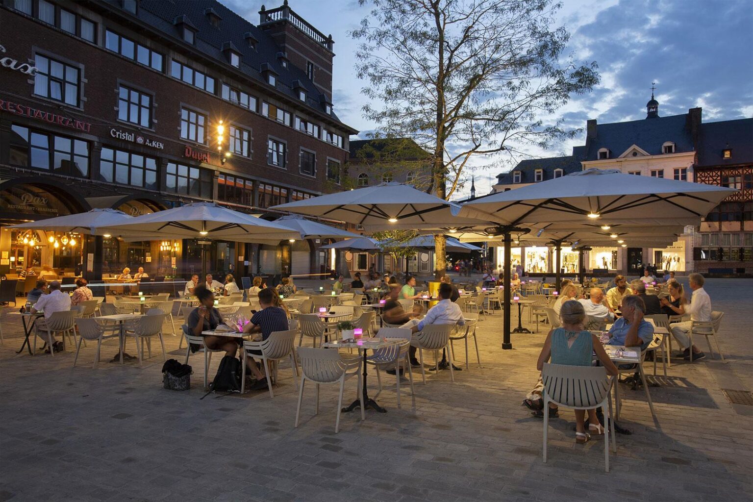 Large Commercial Parasols | Shade Specialists